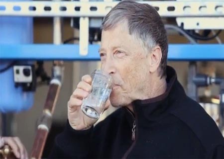 Bill Gates tira água potável de cocô: máquina | Só Notícia Boa