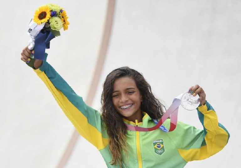 Rayssa, a Fadinha, é a mais jovem medalhista olímpica da história: skate - Só Notícia Boa
