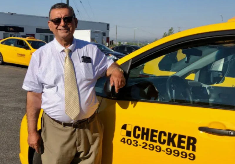 Taxista roda gratuitamente aos finais de semana entregando compra a ...