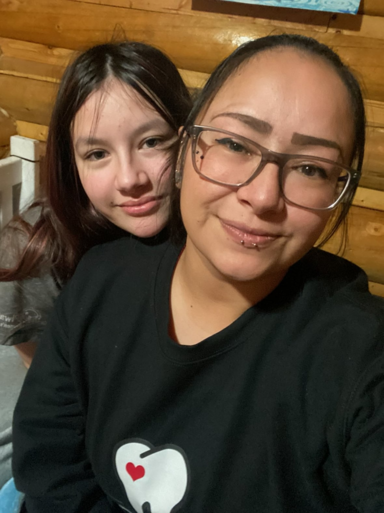 Mulher pula em rio congelado e salva menino que se afogava; heroína ...