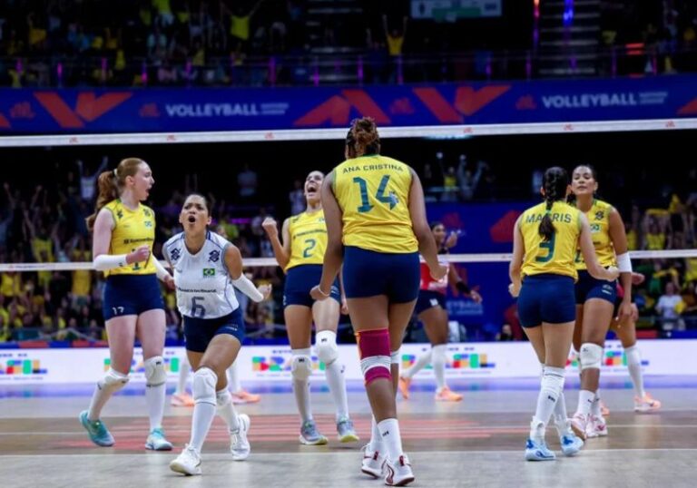 Após quebrarem a invencibilidade da Itália, meninas da Seleção de Vôlei ...
